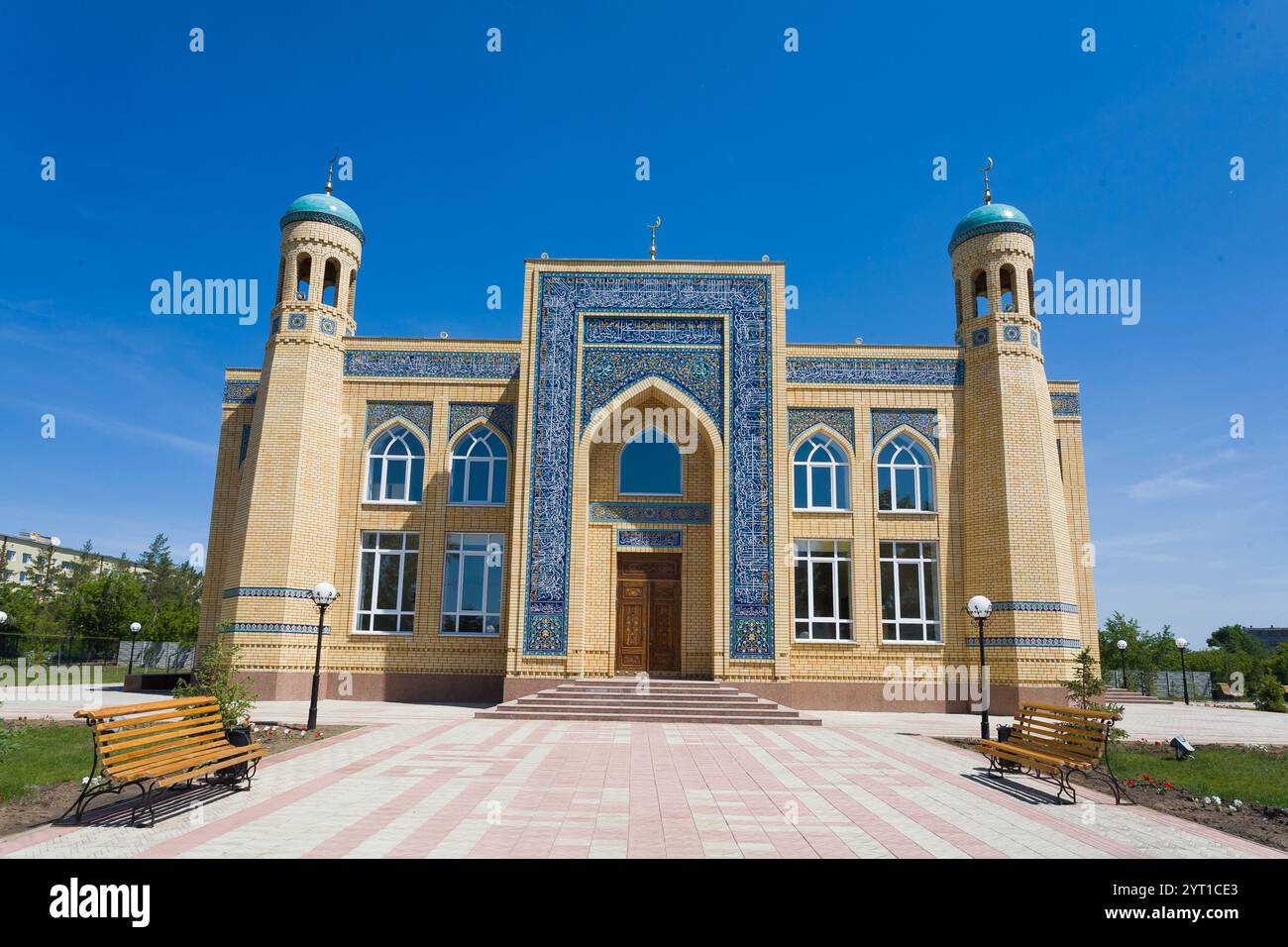 Beautiful Muslim mosque in blue skies and grass Stock Photo - Alamy