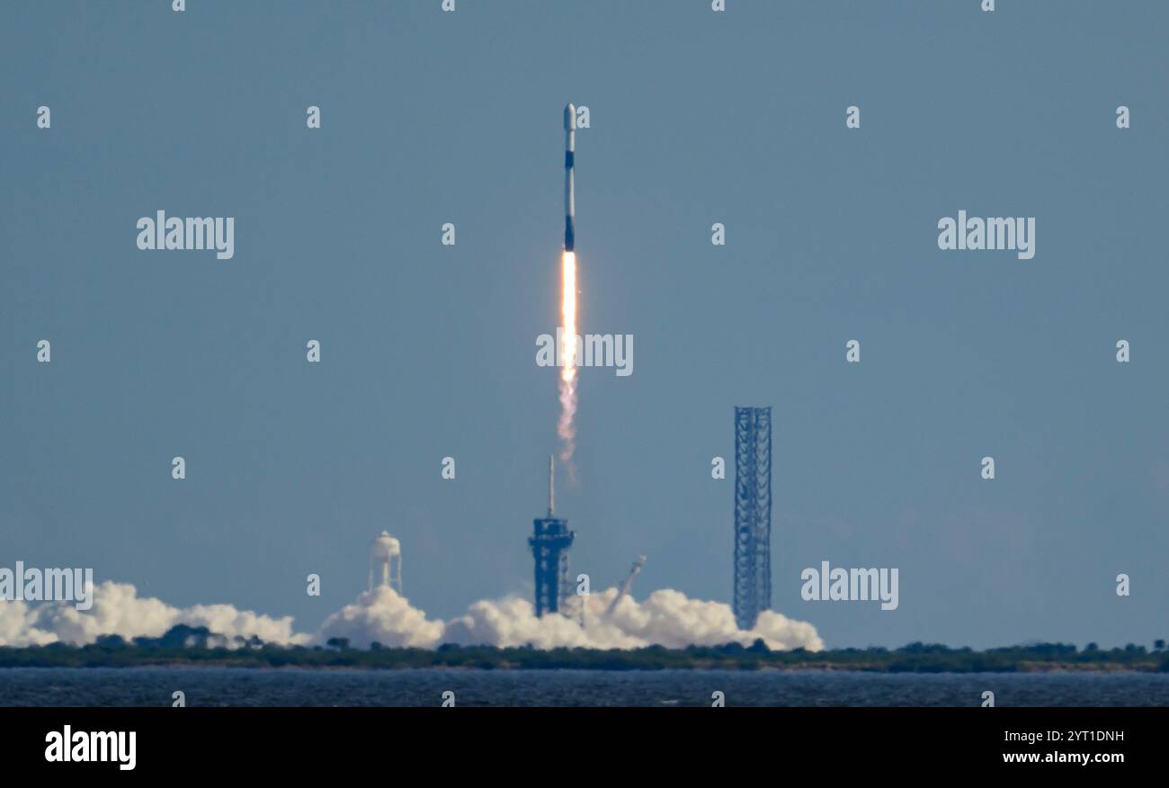 Merritt Island, Florida, USA. 5th Dec, 2024. A SpaceX Falcon 9 rocket ...