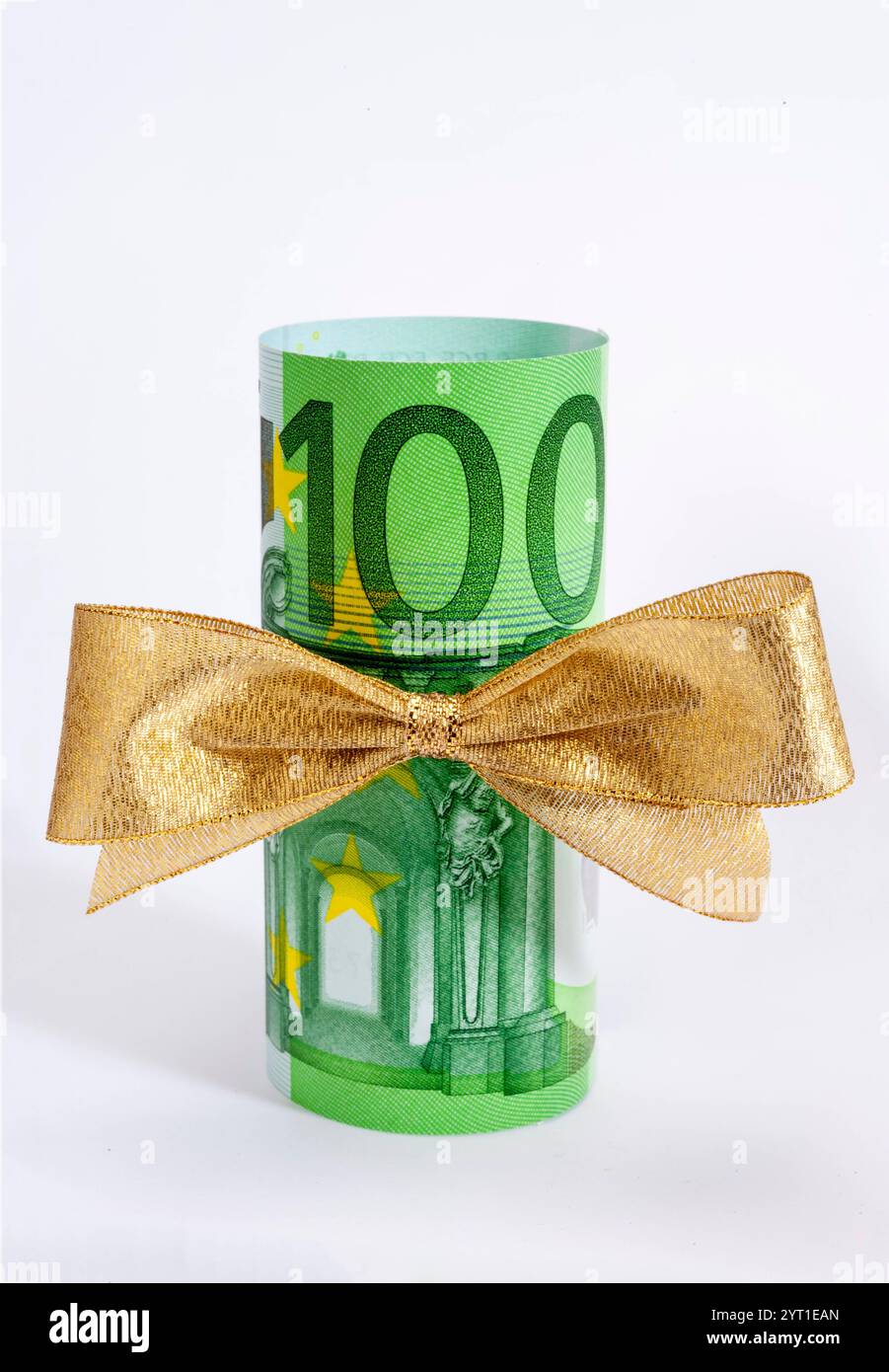 100-Euroschein als Geldgeschenk Ein gerollter 100-Euroschein mit ...