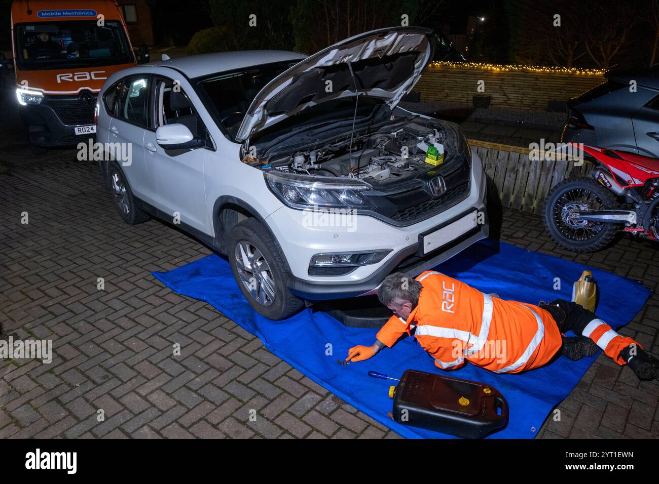 Ran oil change hi-res stock photography and images - Alamy