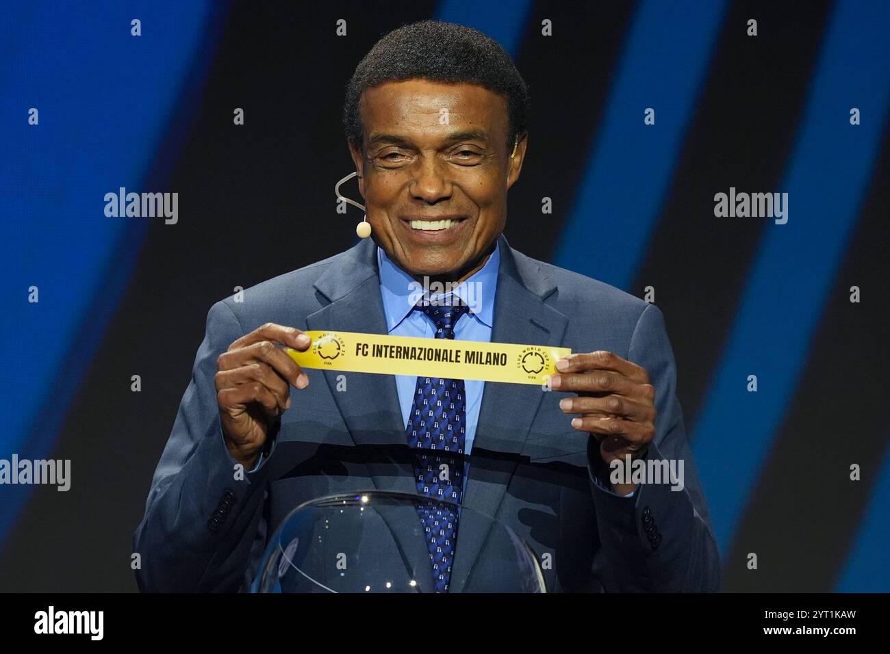 Teófilo Cubillas displays Football Club Internazionale Milano during ...
