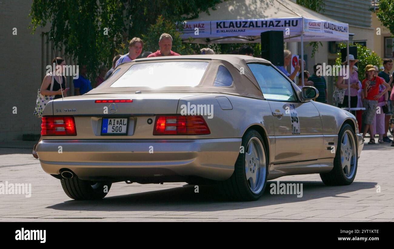 Mercedes benz r129 hi-res stock photography and images - Alamy