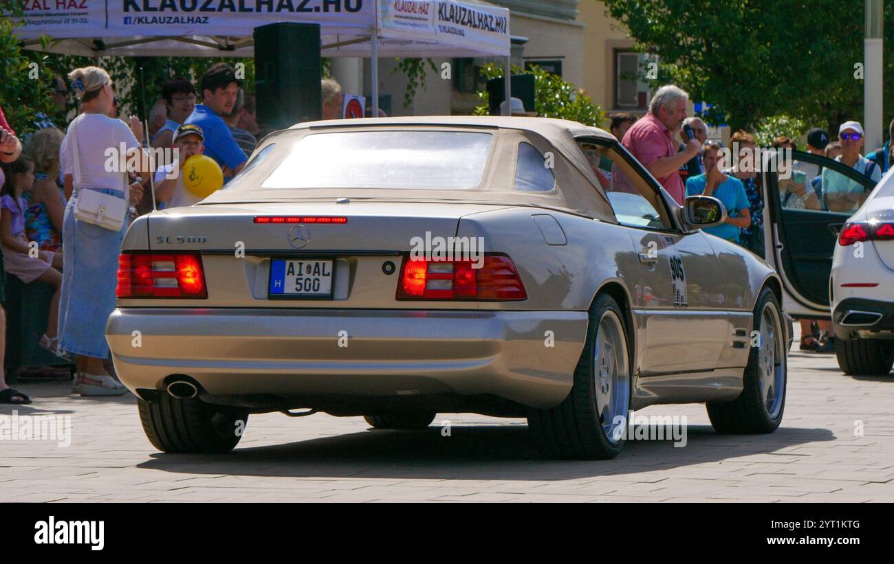 Mercedes benz r129 hi-res stock photography and images - Alamy