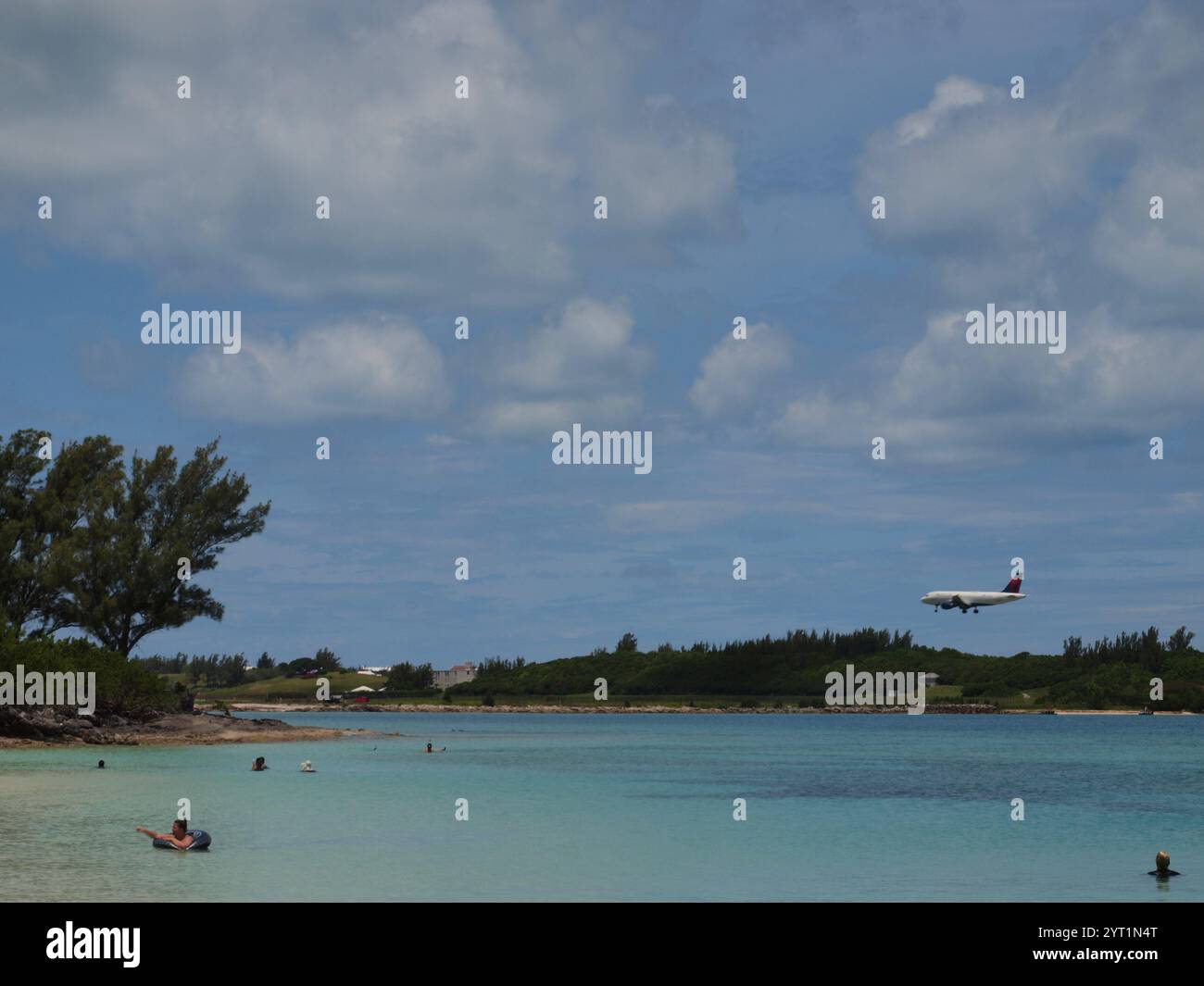 Bermuda beach with landing airplane hi-res stock photography and images ...