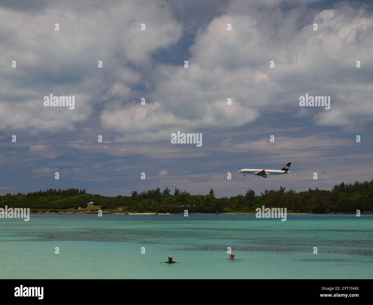 Bermuda beach with landing airplane hi-res stock photography and images ...