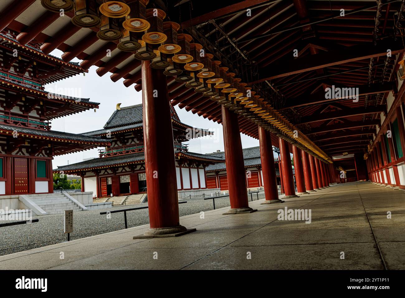 Explore the beauty of traditional Japanese temple architecture ...
