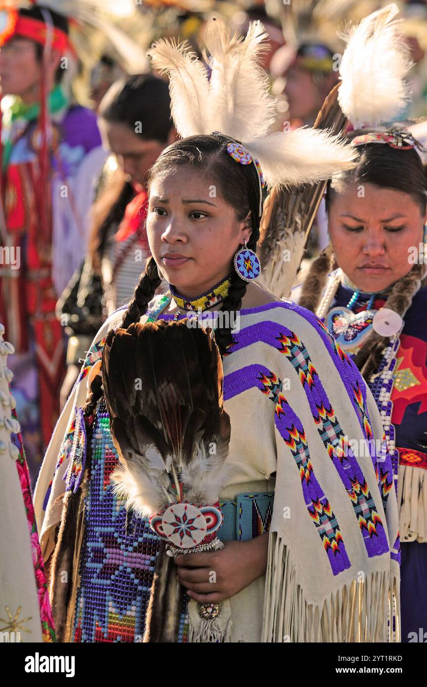 Crow fair indian pow wow hi-res stock photography and images - Alamy