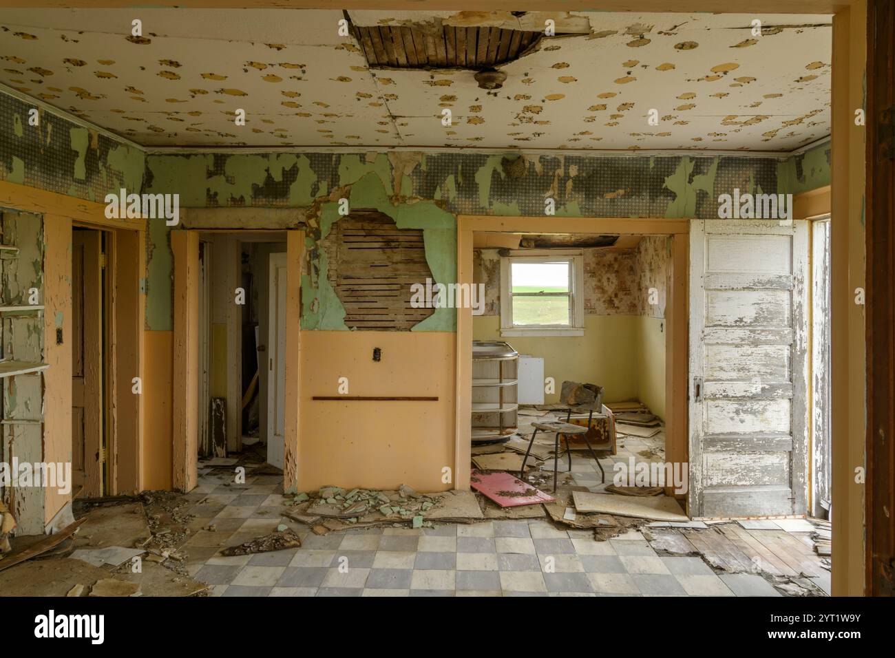 USA; Great Plains; Montana, Big Sandy, abandoend farm Stock Photo - Alamy