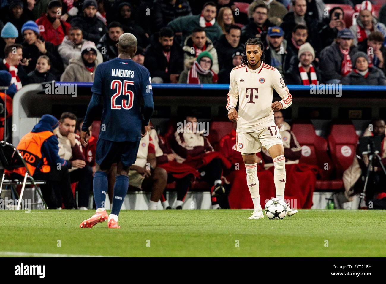 Zweikampf Nuno Mendes (FC Paris Saint-Germain, 25), Michael Olise (FC Bayern M?nchen, 17) UEFA ...