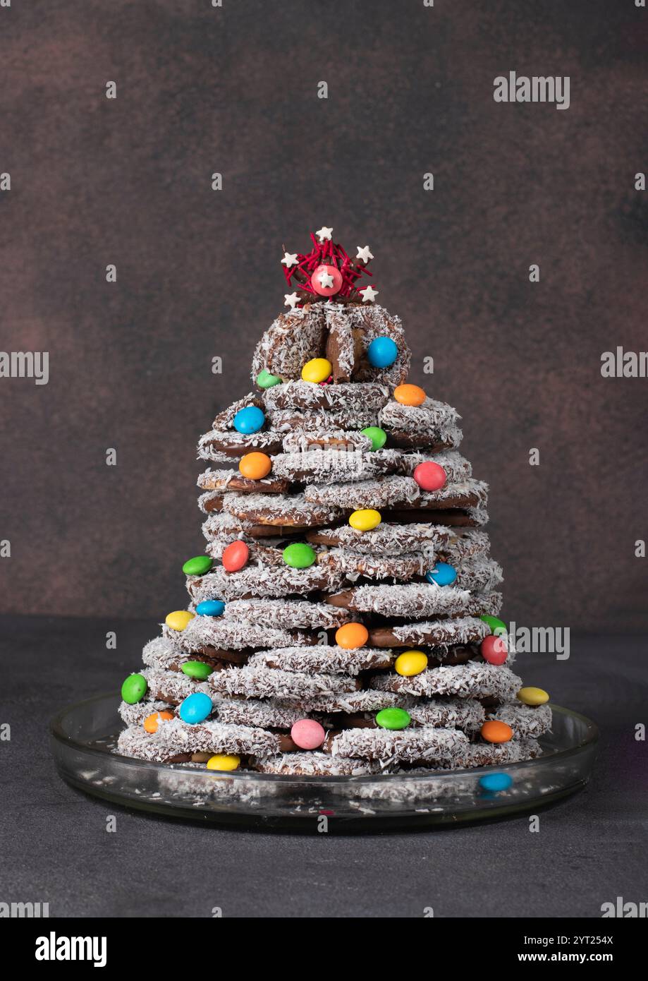 DIY edible Christmas tree made of cookies, chocolate and coconut flakes ...