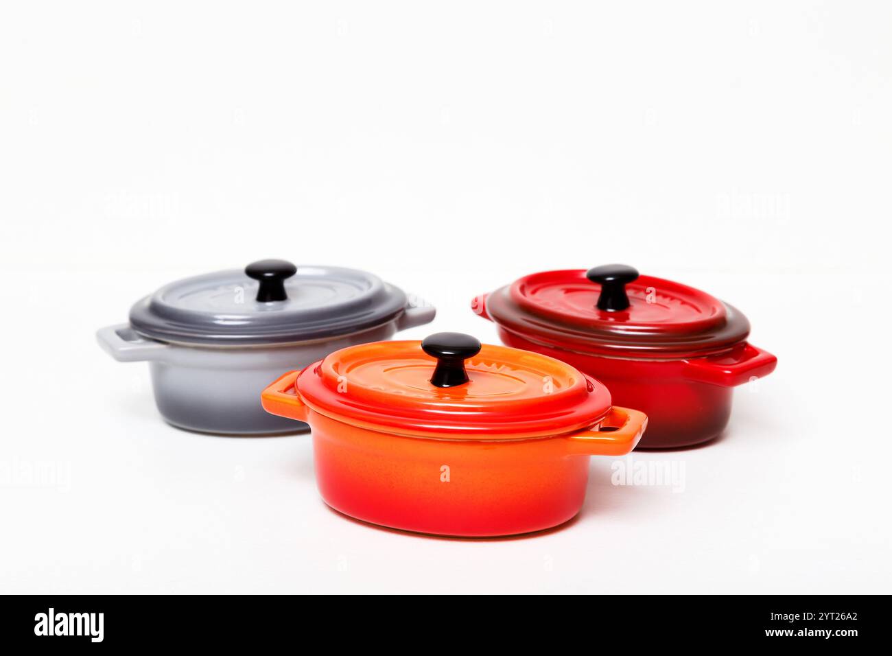 Stoneware casserole dishes hi-res stock photography and images - Alamy