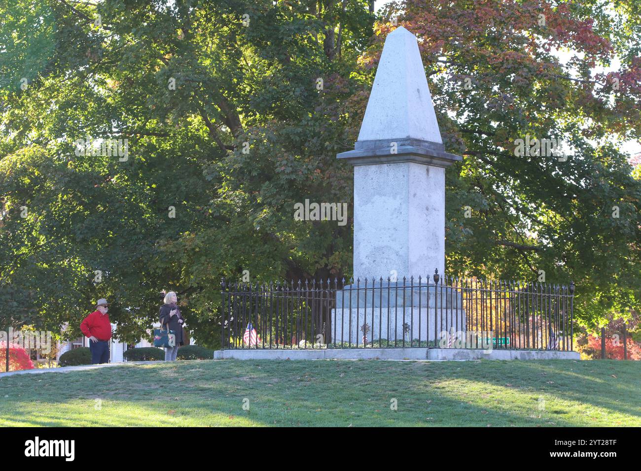 Visitors Looked at Granite obelisk Lexington Revolutionary War Monument ...