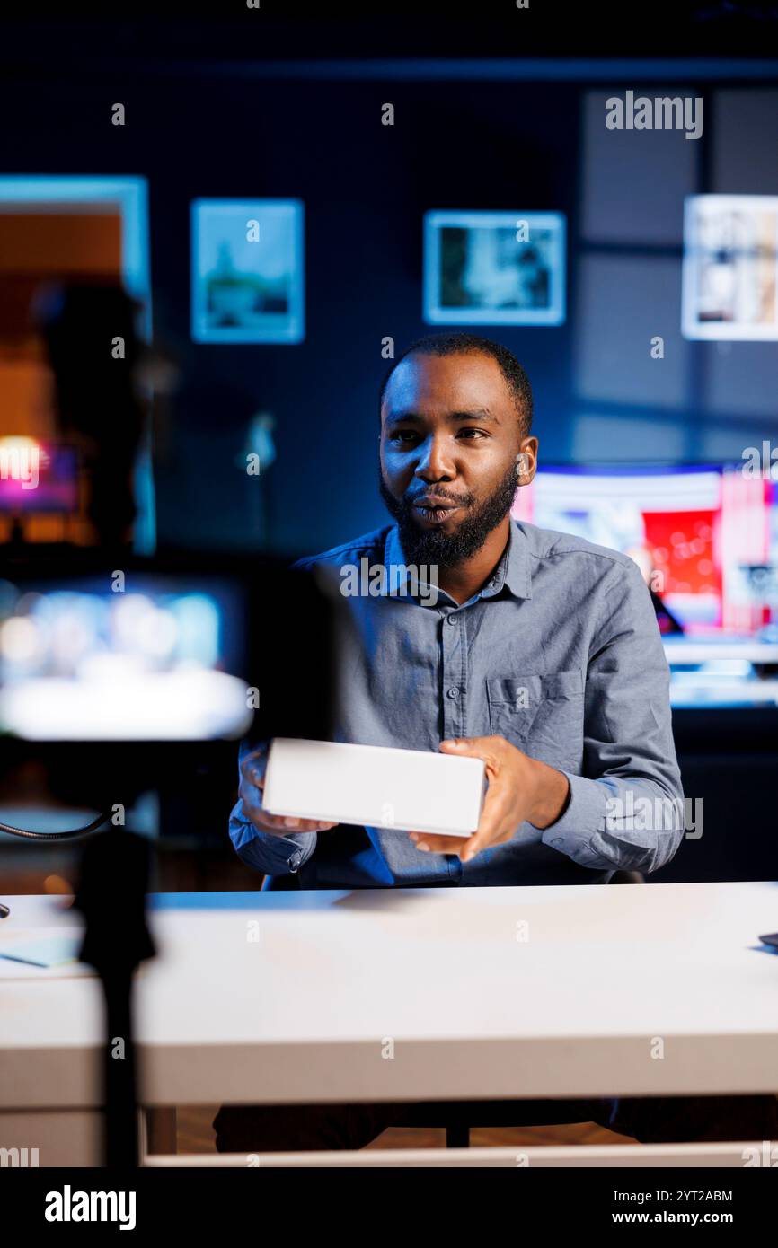 Internet show host presenting hi-res stock photography and images - Alamy
