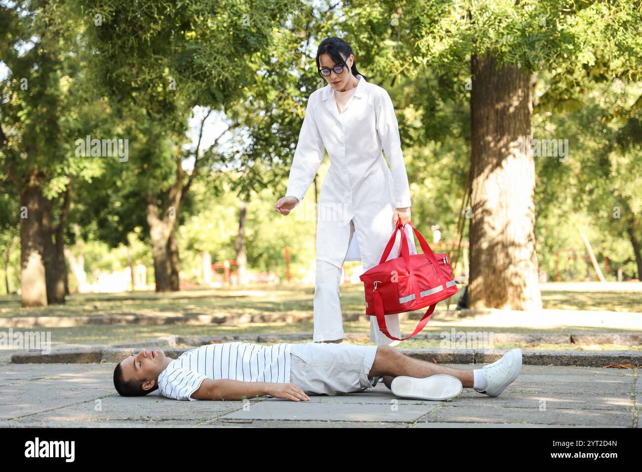Doctor providing first aid hi-res stock photography and images - Alamy