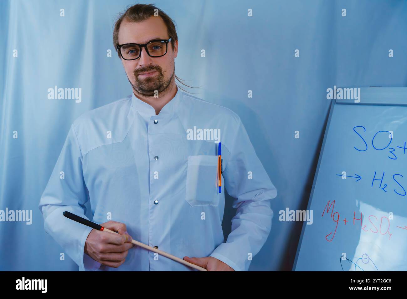 The intense concentration and unconventional approach highlight the ...