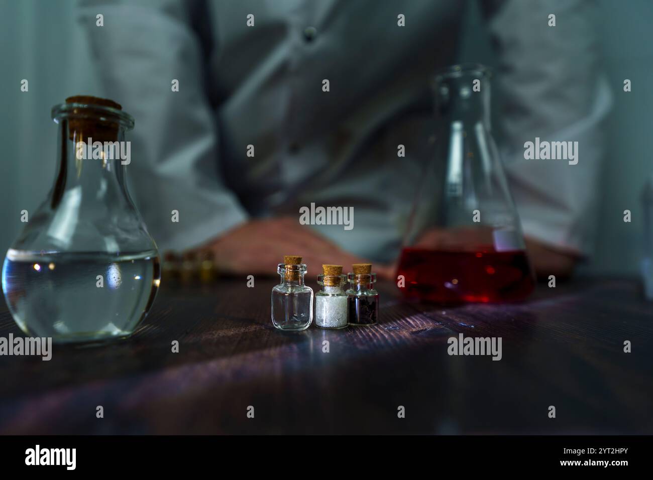 Glassware handling hi-res stock photography and images - Alamy