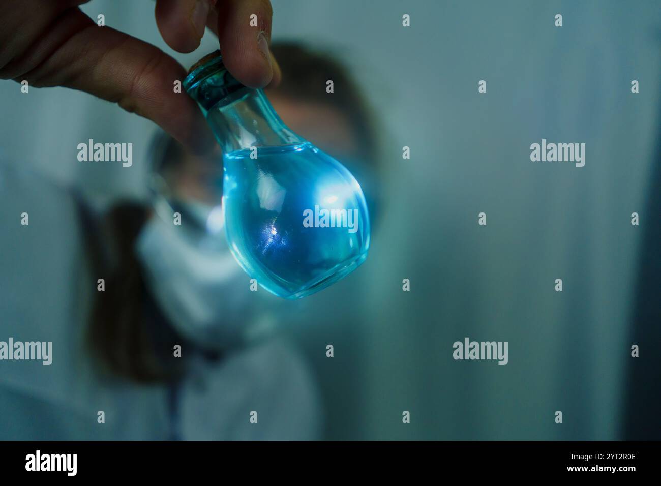 Round bottom flask hi-res stock photography and images - Alamy