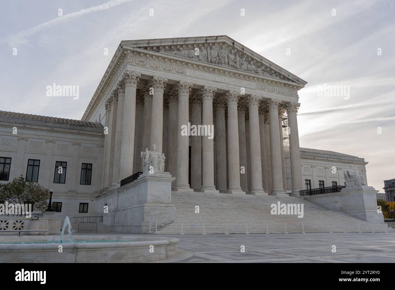Supreme court dc steps hi-res stock photography and images - Alamy
