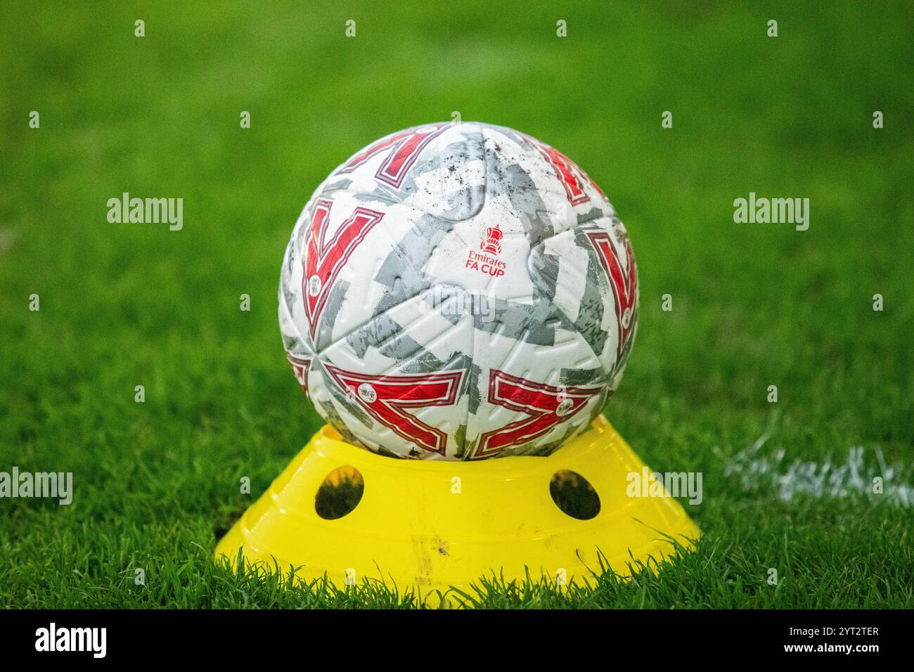 Official emirates fa cup match ball hi-res stock photography and images ...