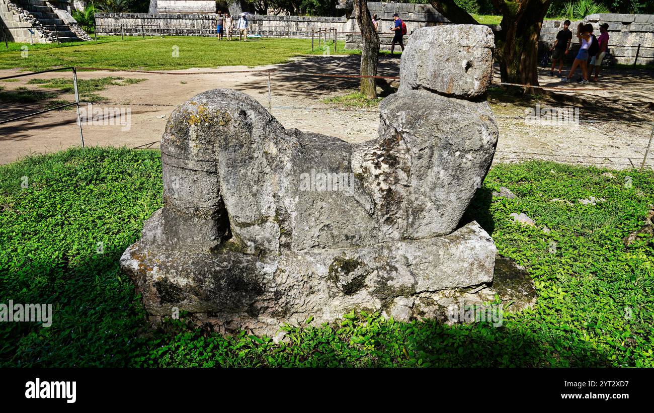 Chac mool statue hi-res stock photography and images - Alamy