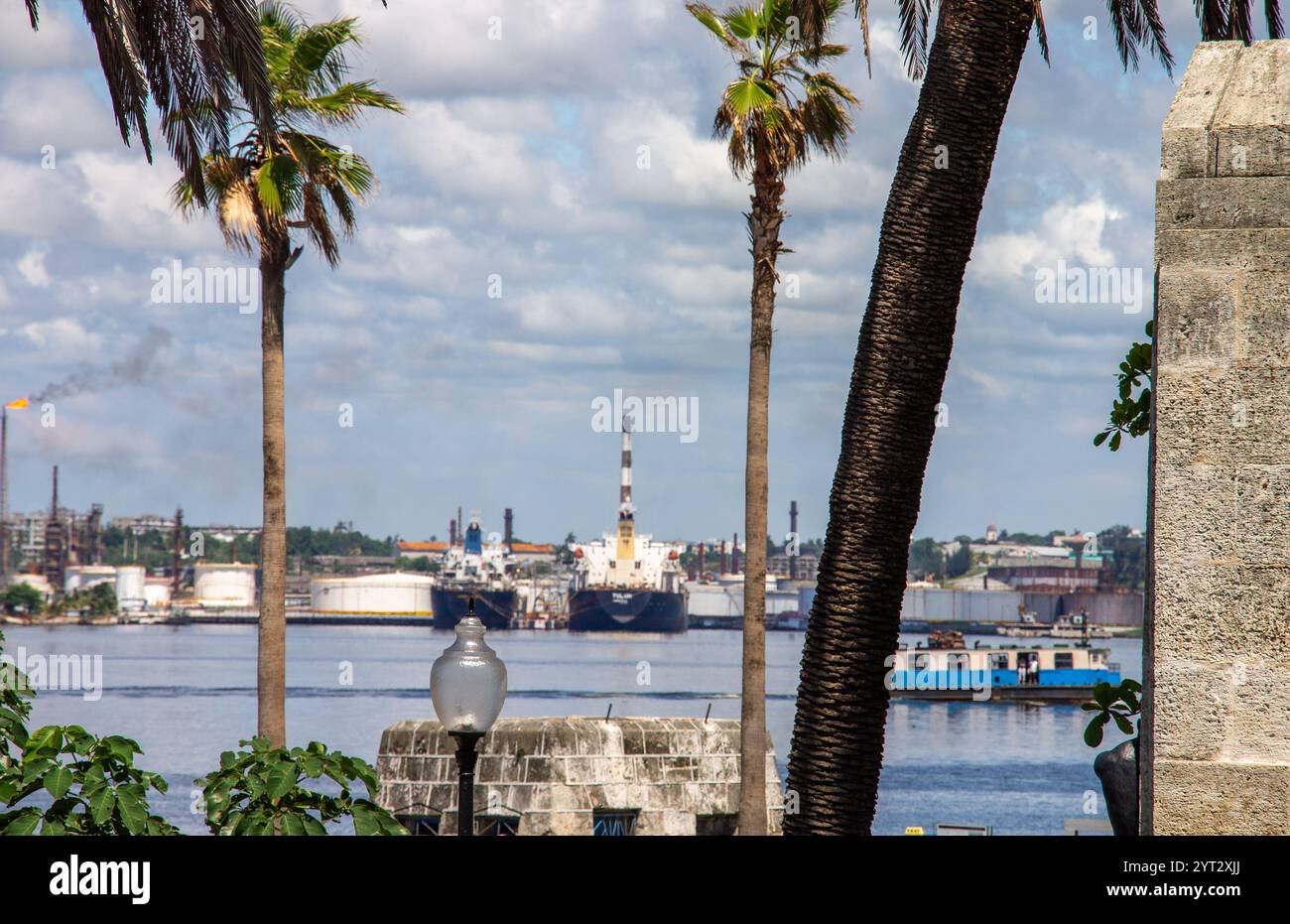 Gas refinery latin america hi-res stock photography and images - Alamy