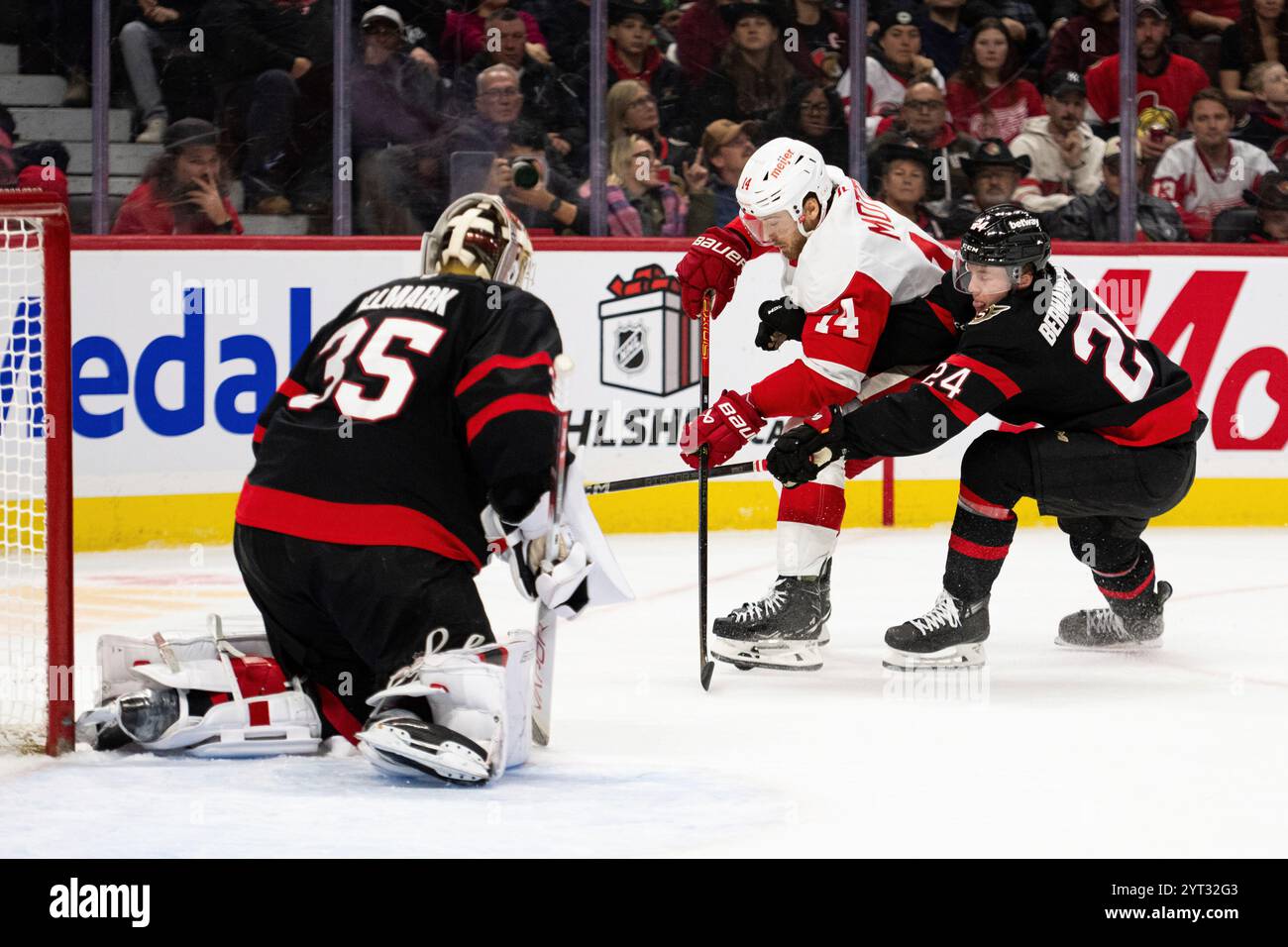 Detroit Red Wings' Tyler Motte (14) and Ottawa Senators' Jacob Bernard ...