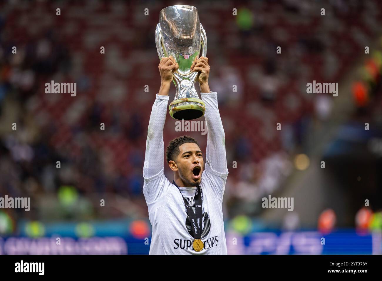 Jude Bellingham of Real Madrid celebrates victory with trophy during ...