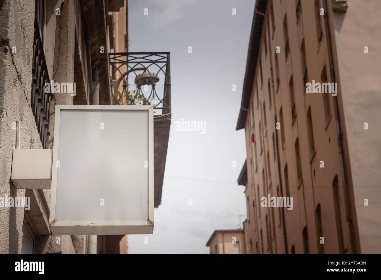 Minimalistic signage hi-res stock photography and images - Alamy