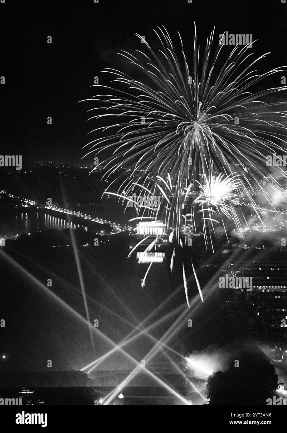 Fourth of July fireworks light the Washington D.C. sky, July 4, 1970 ...