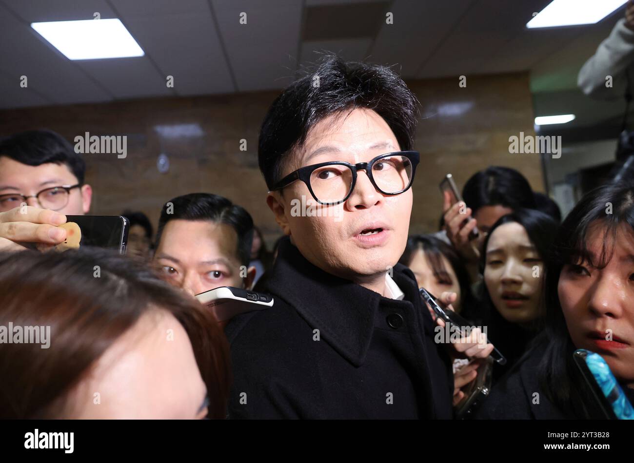 South Korea's ruling People Power Party leader Han Dong-hun, center, is ...