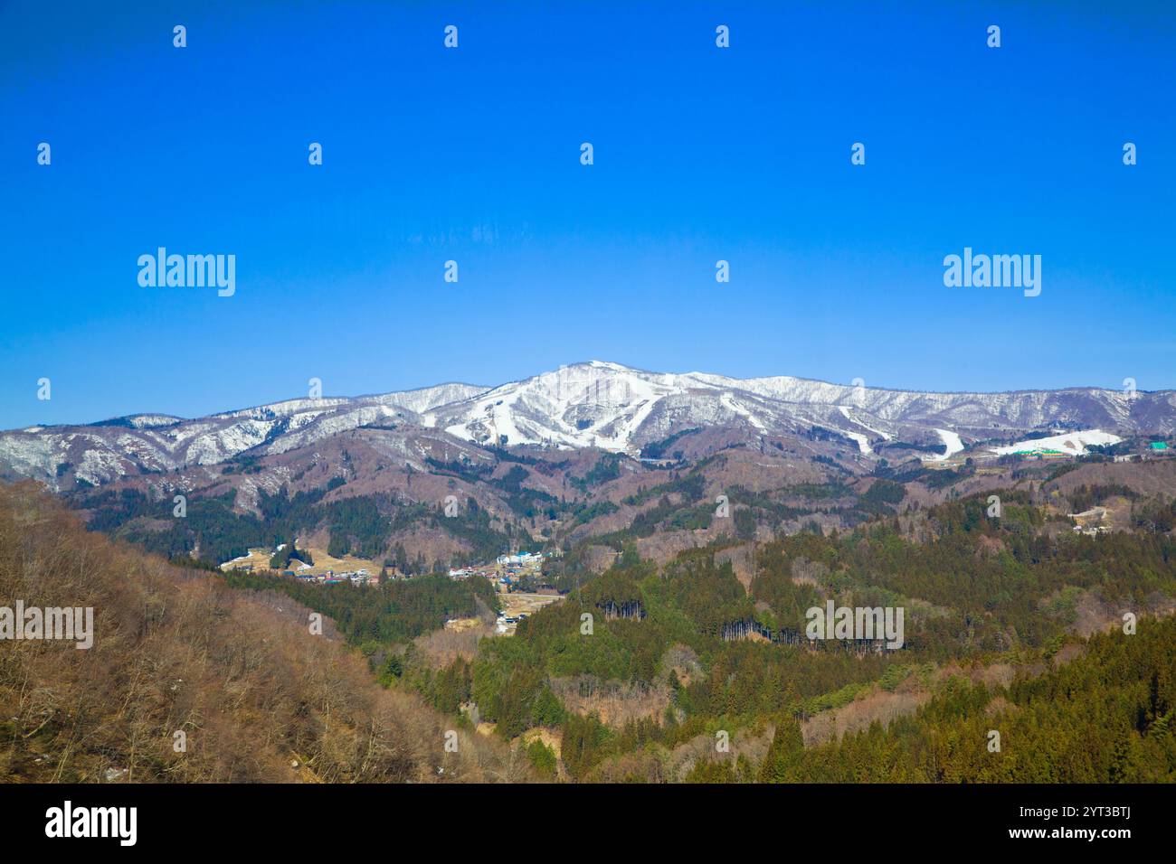 Mountain ranges view near Takayama town in Gifu prefecture, Chubu ...