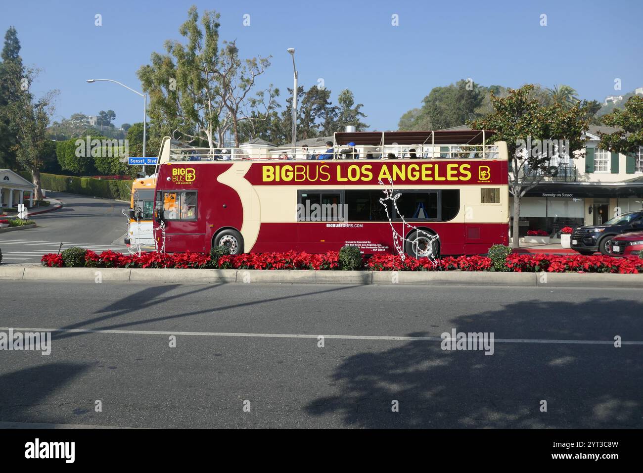 Los Angeles, California, USA 5th December 2024 Tour Bus on Sunset Blvd ...