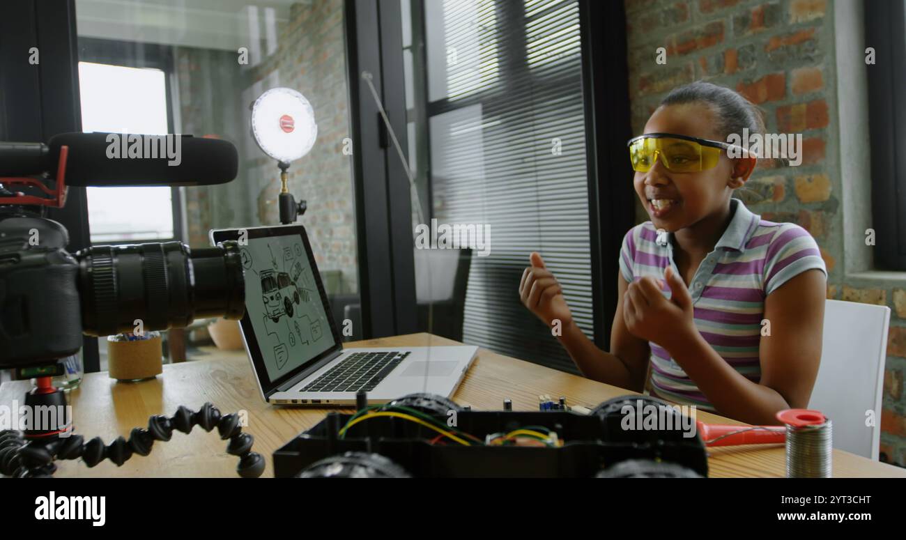 Content creator workspace hi-res stock photography and images - Alamy