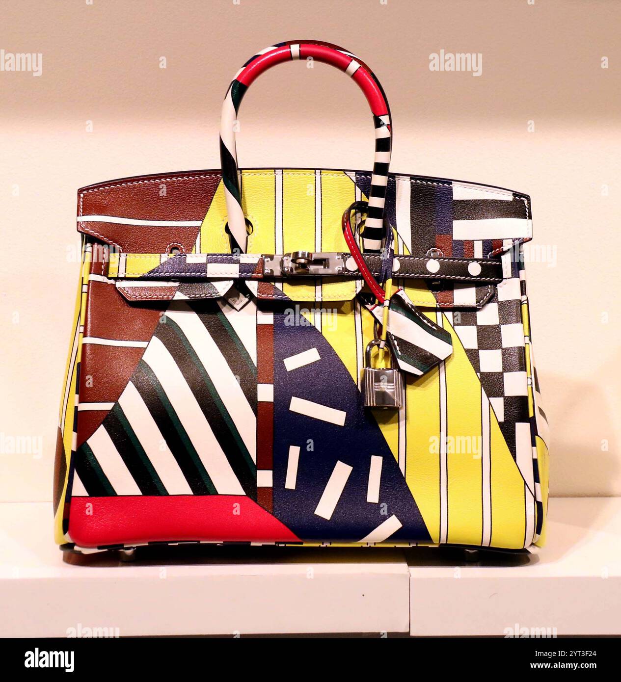 Hermes birkin display hi-res stock photography and images - Alamy