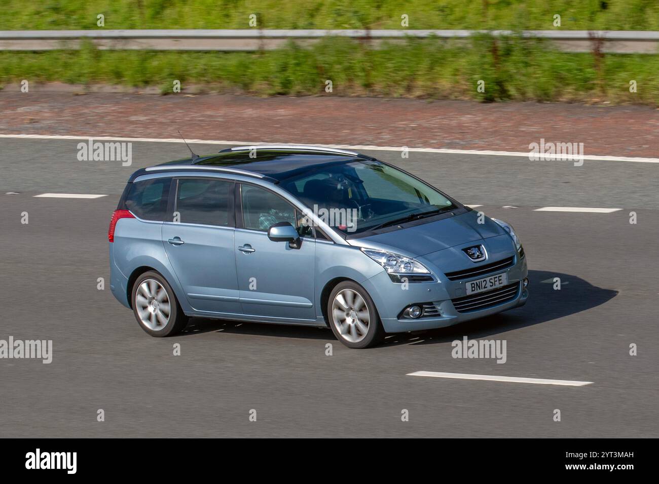Peugeot 508 allure 1 6 e hdi 115 cmp blue hi-res stock photography and ...