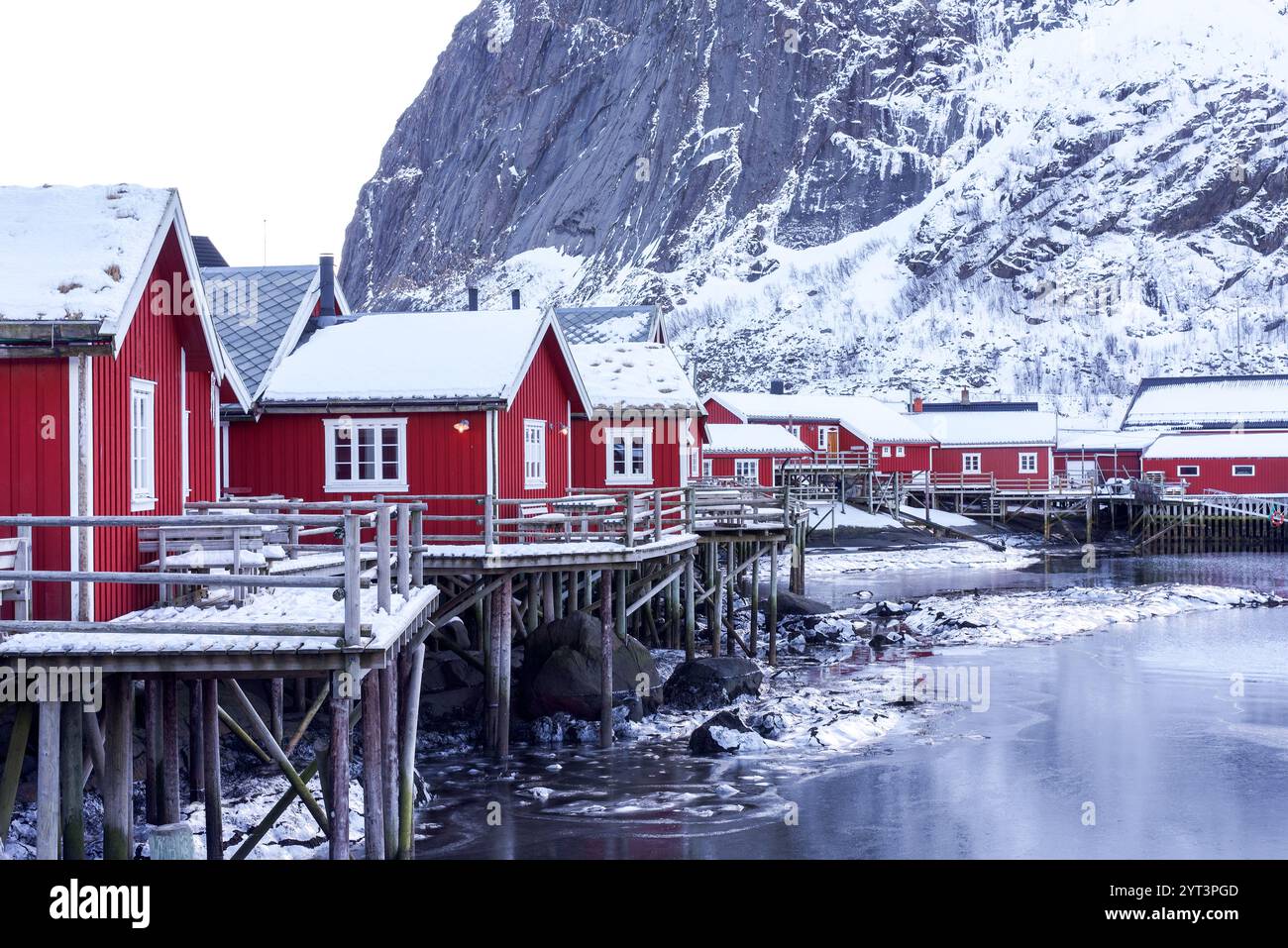 Rorbuer fishermens cabins hi-res stock photography and images - Alamy