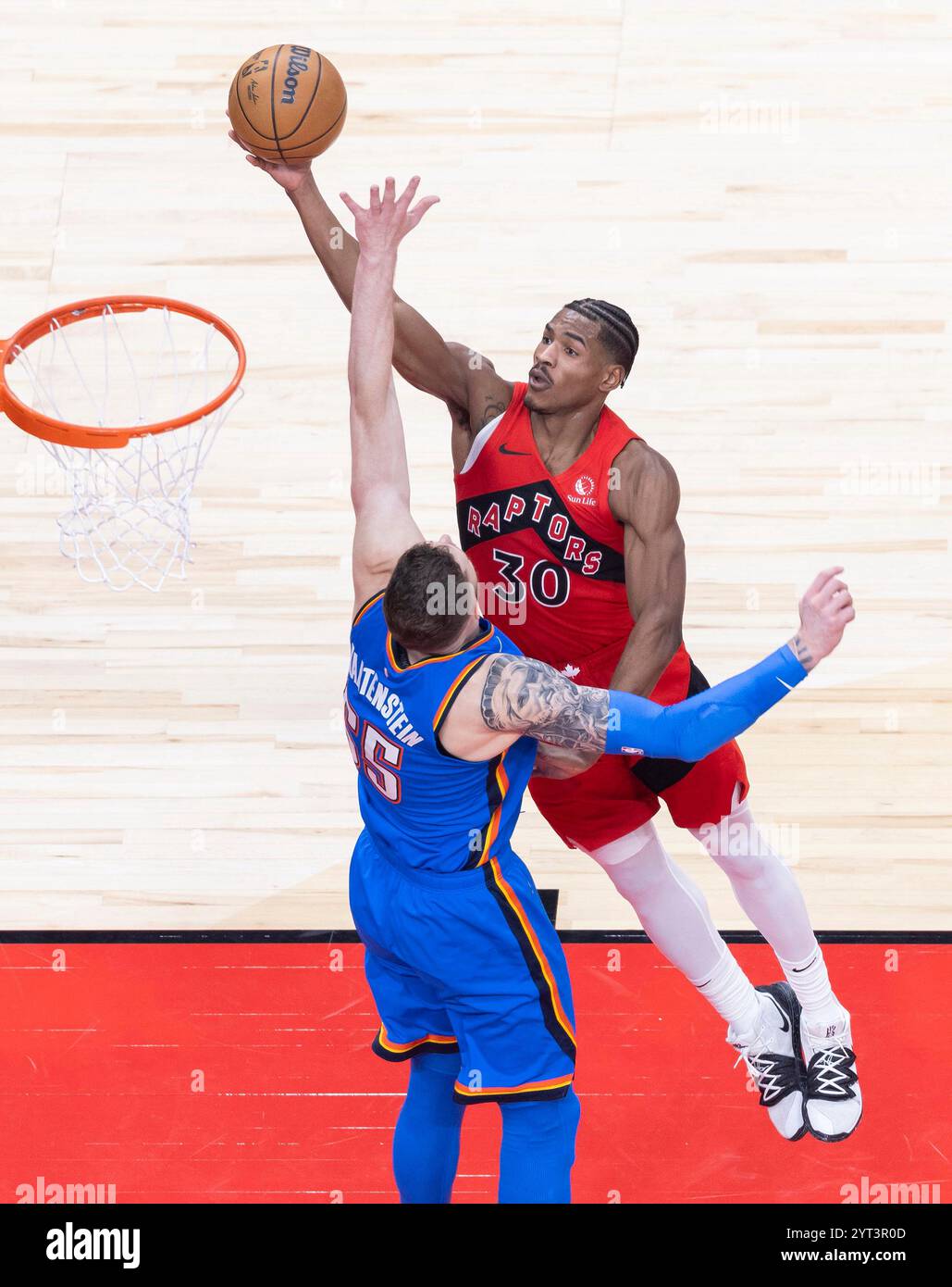 Toronto, Canada. 5th Dec, 2024. Ochai Agbaji (R) of Toronto Raptors ...