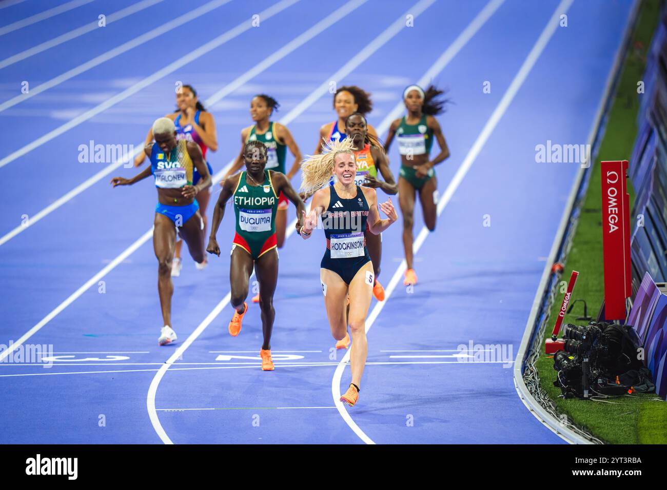 Keely Hodgkinson winning in the 800 meters at the Paris 2024 Olympic ...
