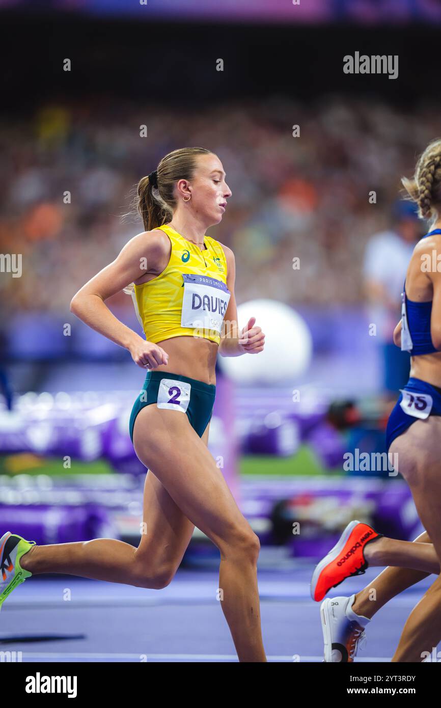Rose Davies participating in the 5000 meters at the Paris 2024 Olympic ...