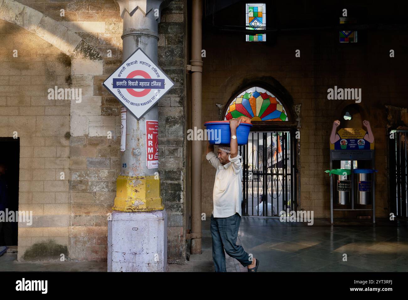 Chhatrapati shivaji maharaj teminus hi-res stock photography and images ...