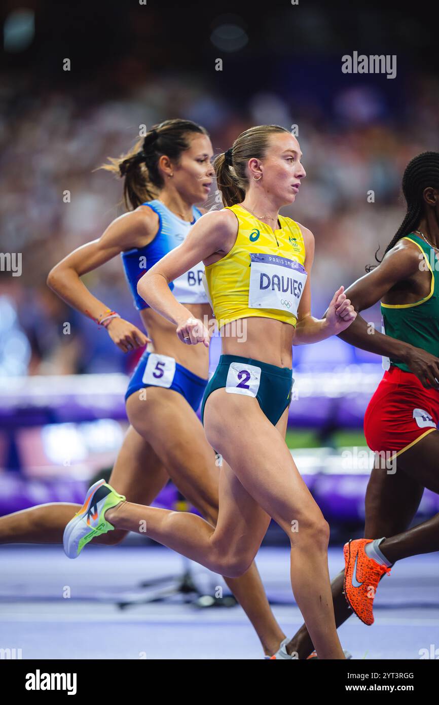 Rose Davies participating in the 5000 meters at the Paris 2024 Olympic ...