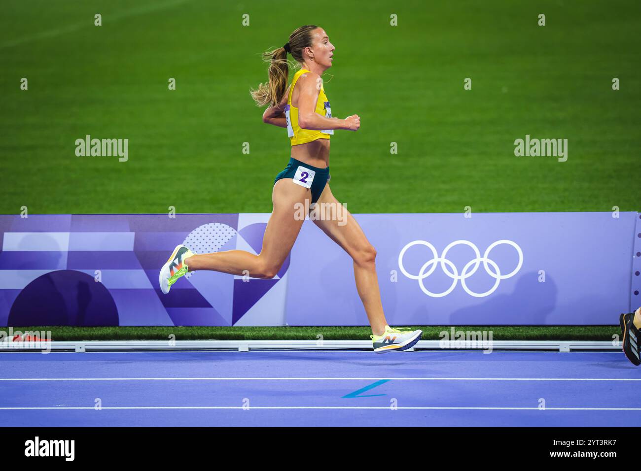 Rose Davies participating in the 5000 meters at the Paris 2024 Olympic ...