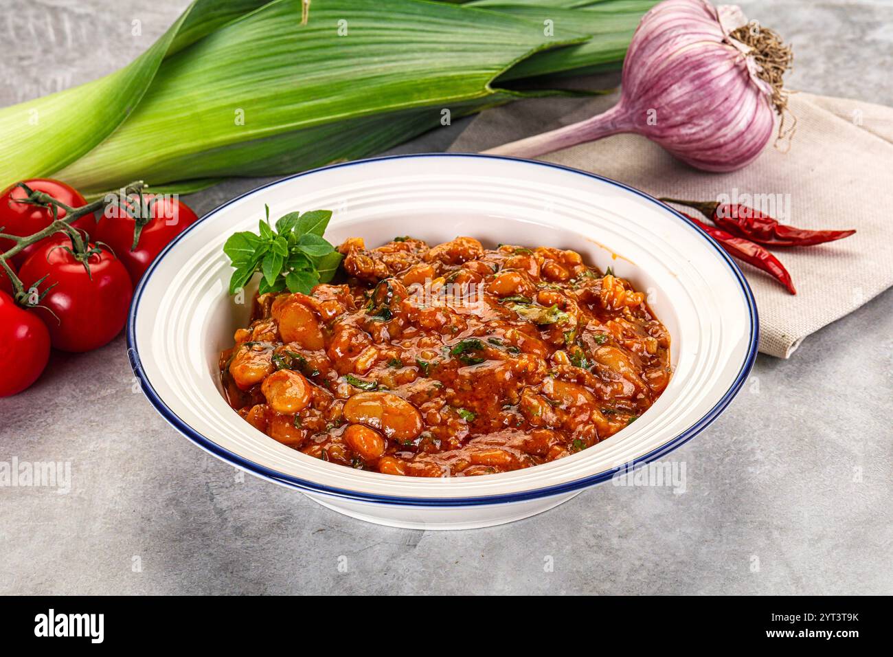 Chili con carne with minced beef and beans Stock Photo - Alamy