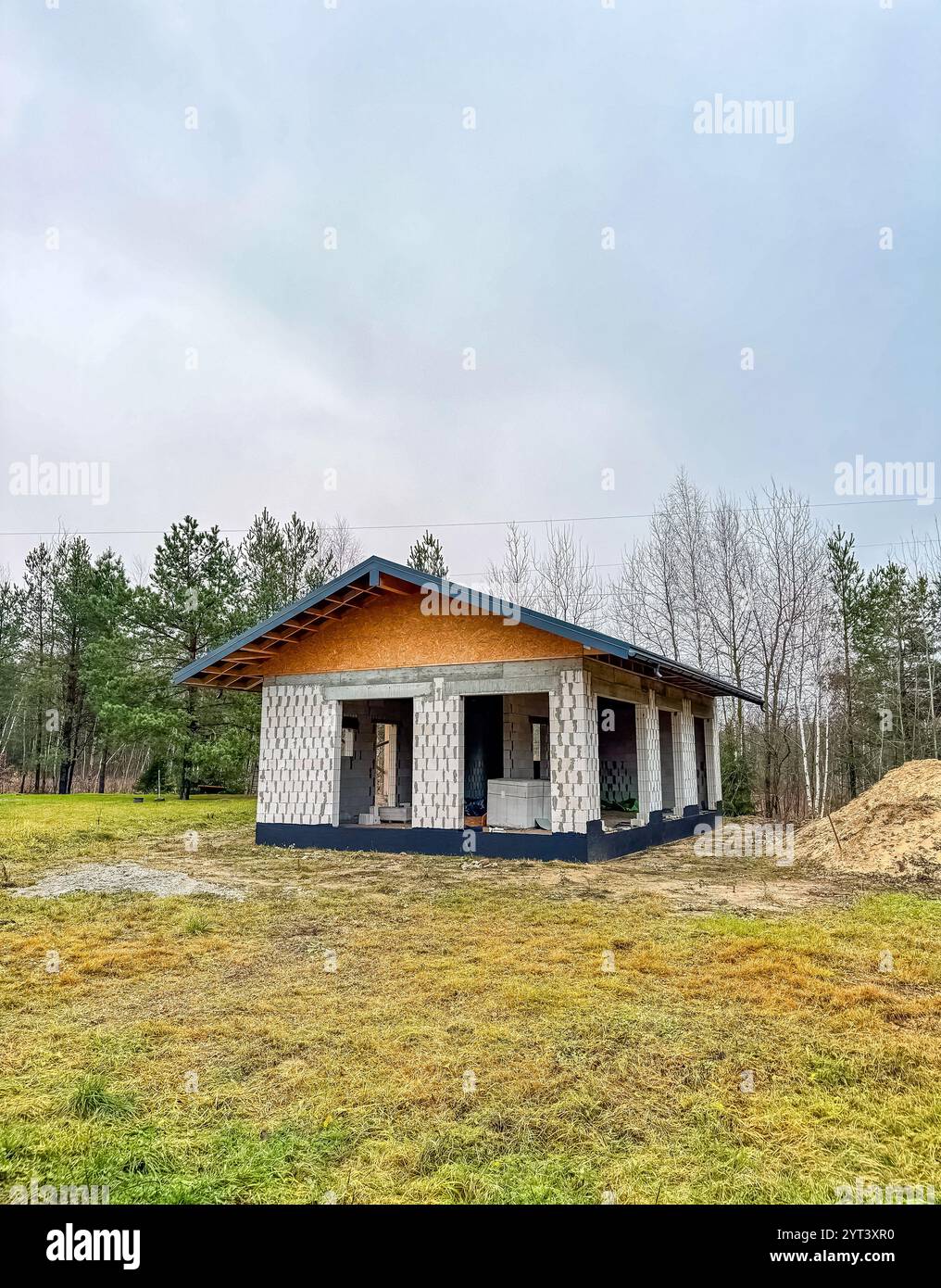 New townhomes under construction hi-res stock photography and images ...