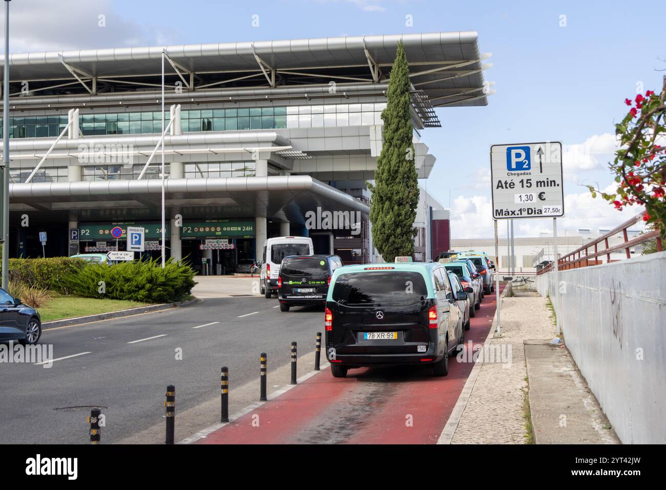 Line of taxis waiting at lisbon airport for arriving passengers Stock ...