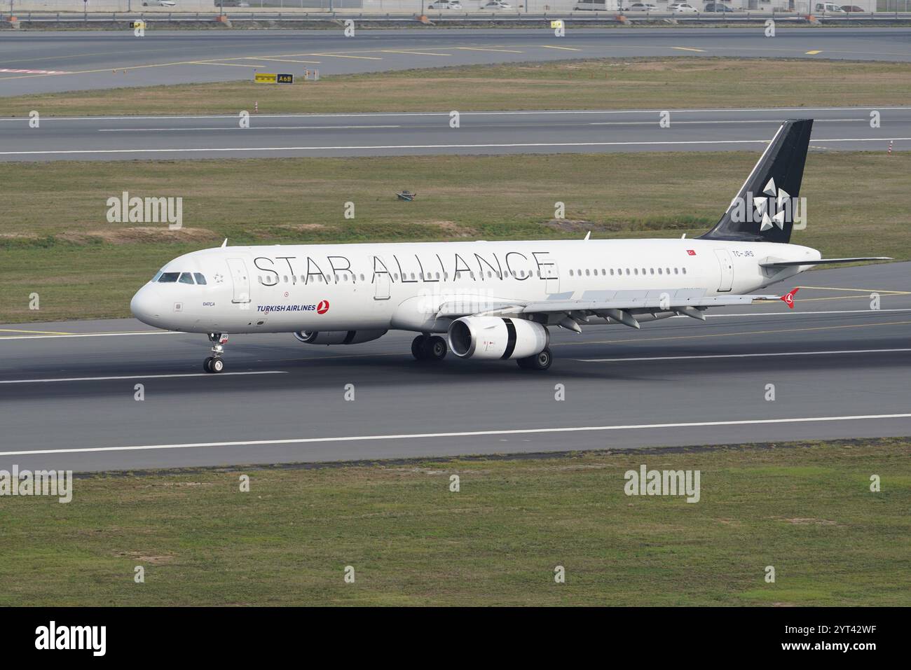 ISTANBUL, TURKIYE - SEPTEMBER 02, 2023: Turkish Airlines Airbus A321-231 (4761) landing to ...