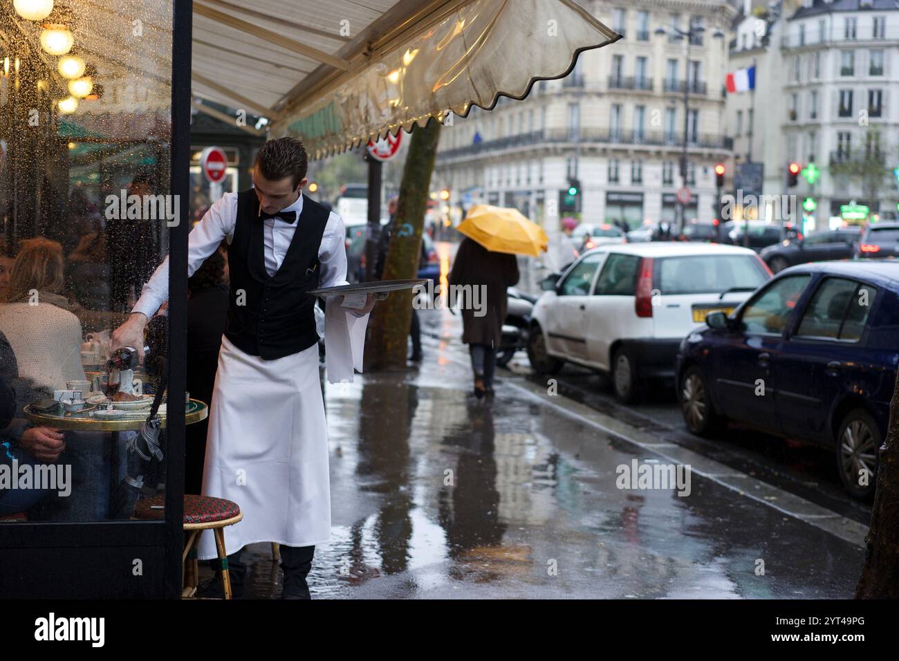 Garcon cafe hi-res stock photography and images - Alamy