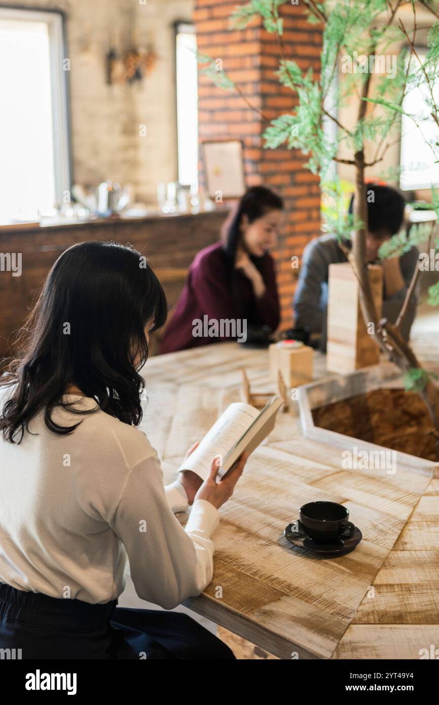 Cafe lifestyle view hi-res stock photography and images - Alamy