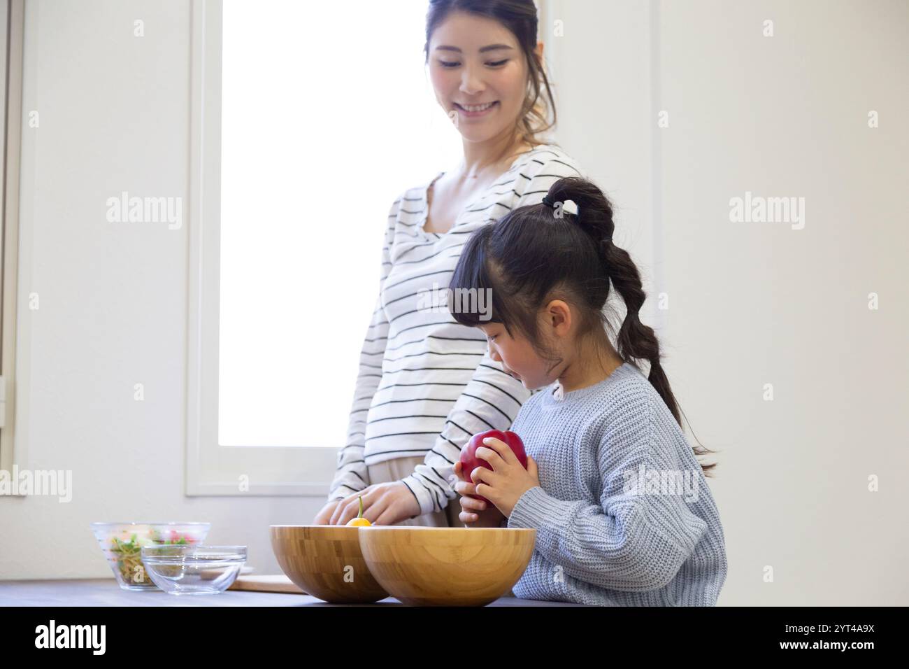 Parent and child cooking Stock Photo - Alamy
