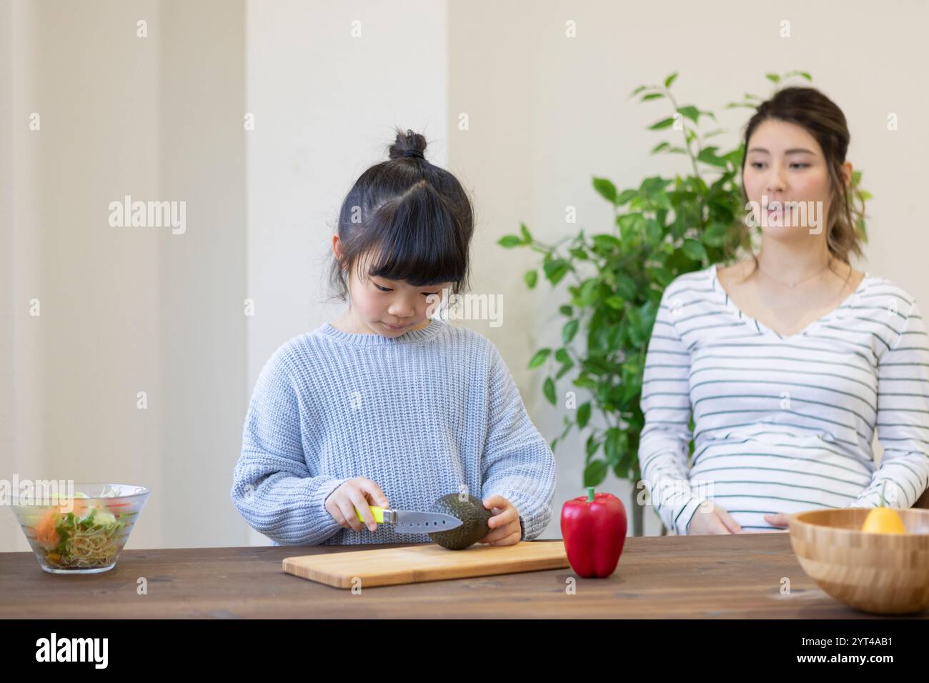 Parent and child cooking Stock Photo - Alamy